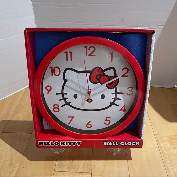 Hello Kitty | Accents | New Hello Kitty Face Clock | Poshmark